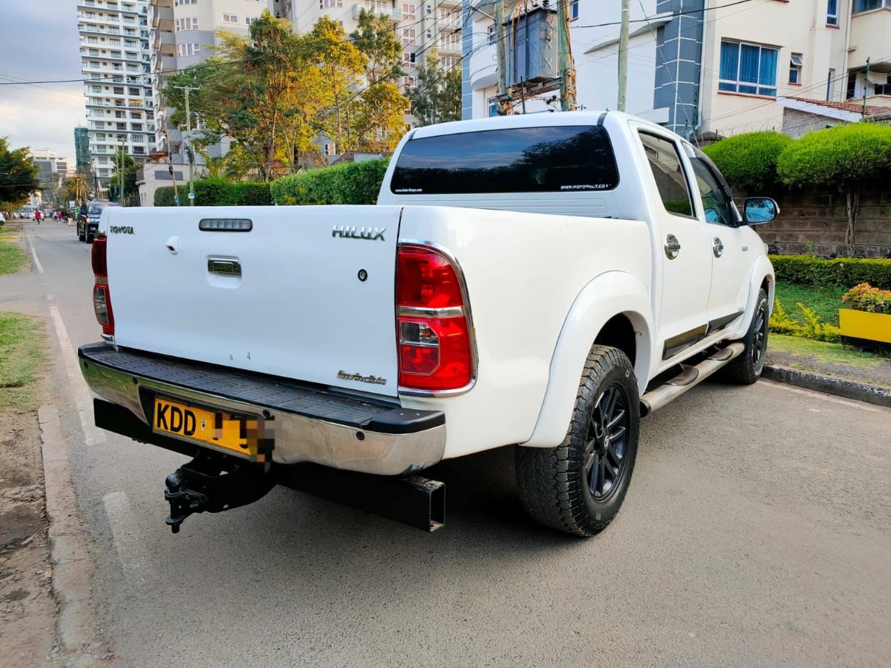 Toyota Hilux Invincible- well looked after!! – carfinder.co.ke